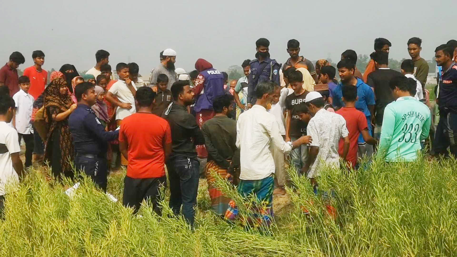 ধর্ষণ ধামাচাপার অভিযোগে উত্তপ্ত এলাকা - চ্যানেল আগামী